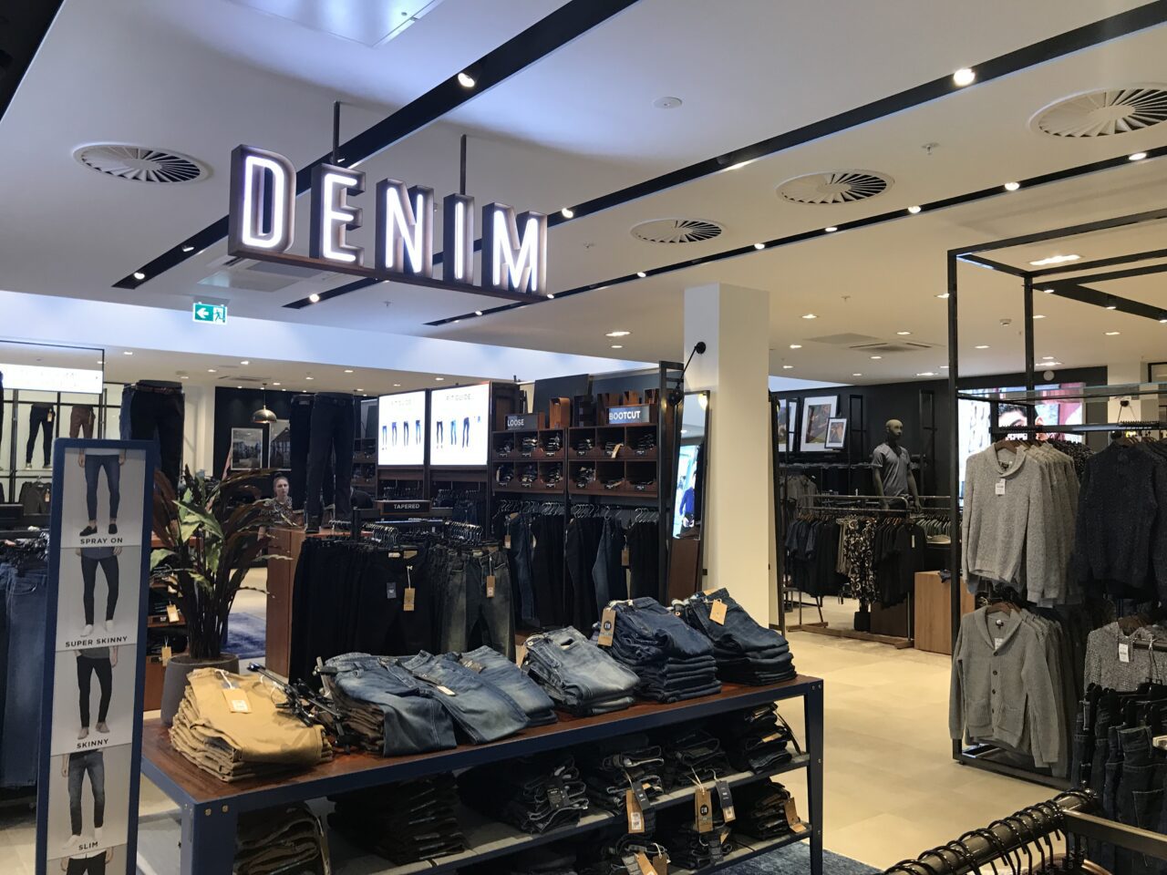 Fashion Retail Signs | GeeTee Signs